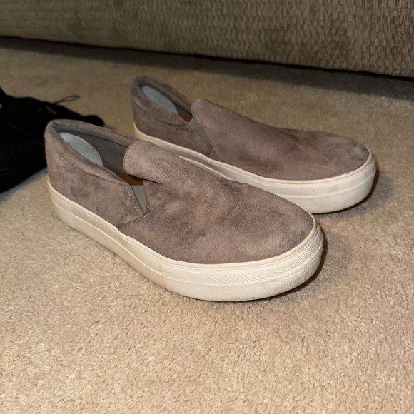 Steve Madden | Shoes | Steve Madden Grey Flat Sneakers | Poshmark